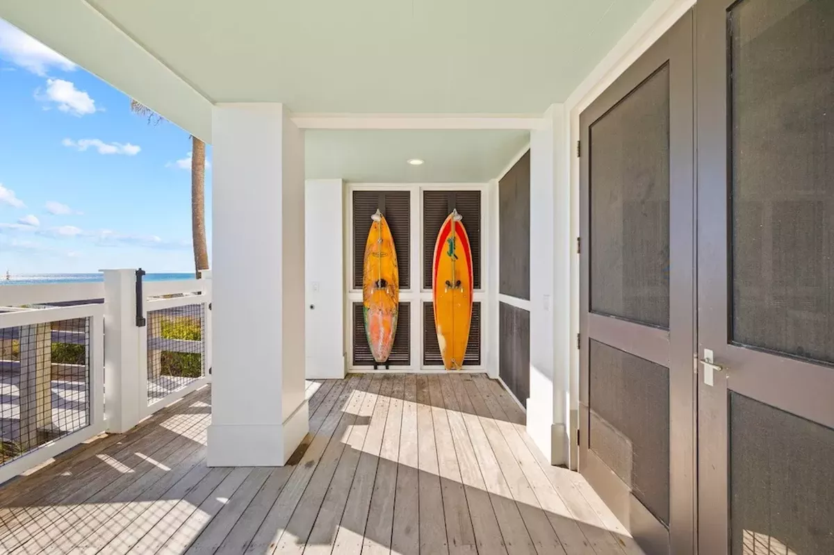 Country star Luke Bryan finds a buyer for his Florida beach house ...